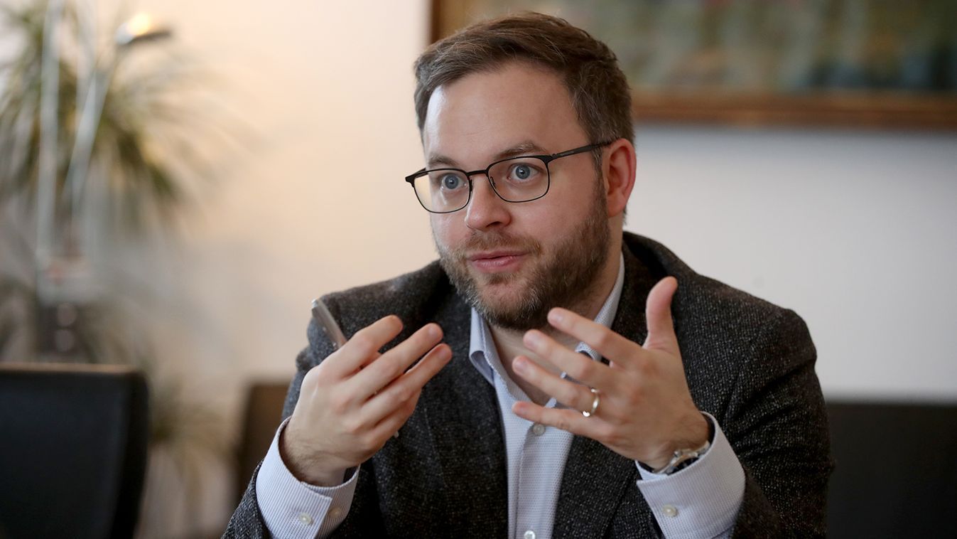 A Fidesz szavazók relatív többsége sem tartja elfogadhatónak Orbán Balázs 1956-al és az orosz ...